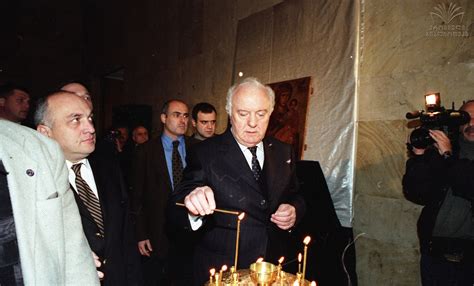 Iverieli ედუარდ შევარდნაძე ვაჟა ლორთქიფანიძე ეკლესიაში