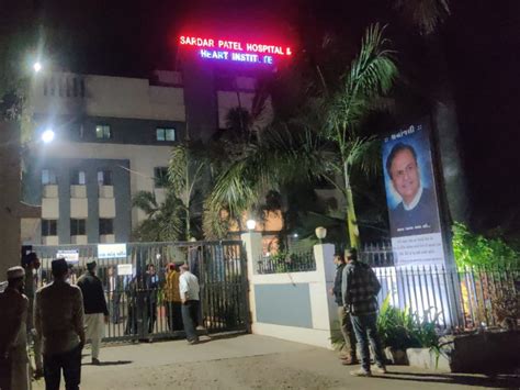 અહેમદ પટેલનો પાર્થિવદેહ વડોદરાથી અંકલેશ્વર લઈ જવાયો સરદાર પટેલ