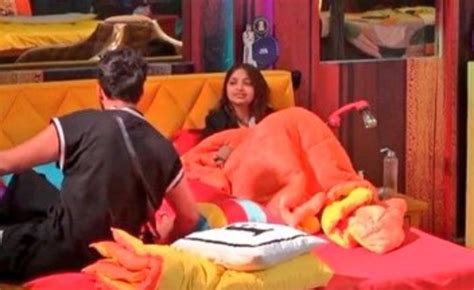 Ashh On Twitter People Were Saying Abhishek Is Roasting Her And She Was Forcing Herself Upon