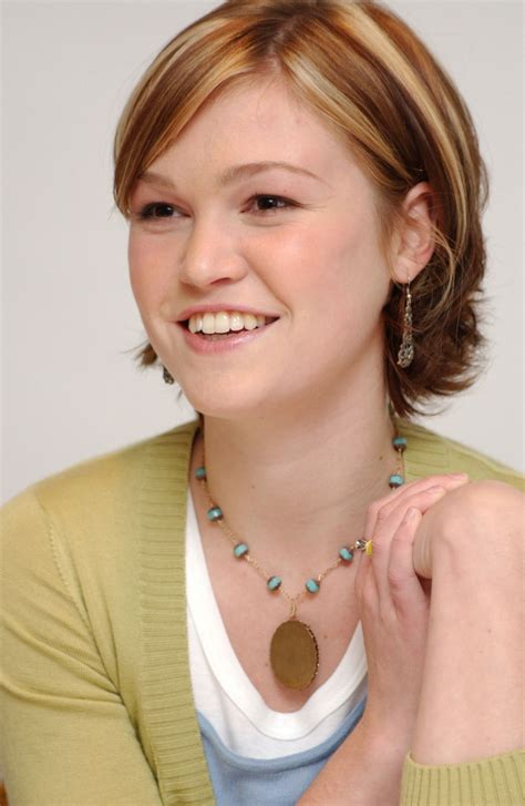 JULIA STILES At Mona Lisa Smile Press Conference HawtCelebs