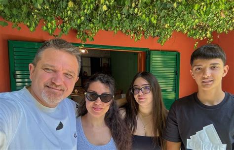 Jul Deda Publikon Foton E Ve Ant Krah Bashk Shortes Nga Dita E Dasm S S Tyre Aktori Eh Si