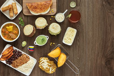 베네수엘라 음식은 다양 아레파 토스톤 파타콘 산코초 쇠고기 수프 카차파 엠파나다 테케뇨스 크리올 파빌리온 카차파 음식에 대한 스톡 사진 및 기타 이미지 Istock