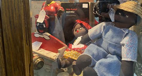 ‘bizarre And Uncomfortable Display At Antique Mall Features Dolls And
