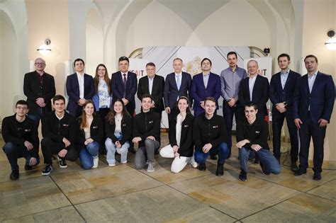 Министър Вълчев стартира национална програма за подготовка на учители по математика