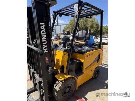 New 2023 Hyundai 25b 9u Counterbalance Forklifts 1080359