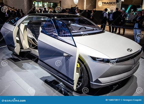 Prototype Car Hyundai 45 Ev Electric Suv Concept Car With Retro