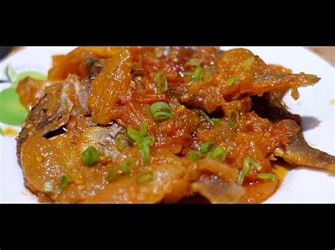 Dried Fish with Tomatoes (Kinamatisang Bulad} | Easy Filipino Food Recipe - YouTube