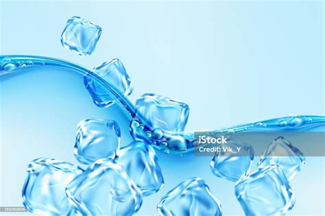 푸른 배경에 고립 된 거품과 물 튀기의 푸른 투명 한 물결에 떨어지는 얼음 조각 실제 투명 한 물 효과 벡터 일러스트레이션 각얼음에 대한 스톡 벡터 아트 및 기타 이미지