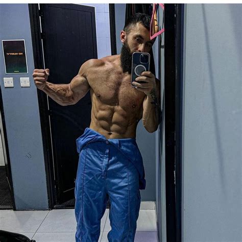 “cleans The Ego And Leaves” Elite Powerlifters Prank As A Cleaning