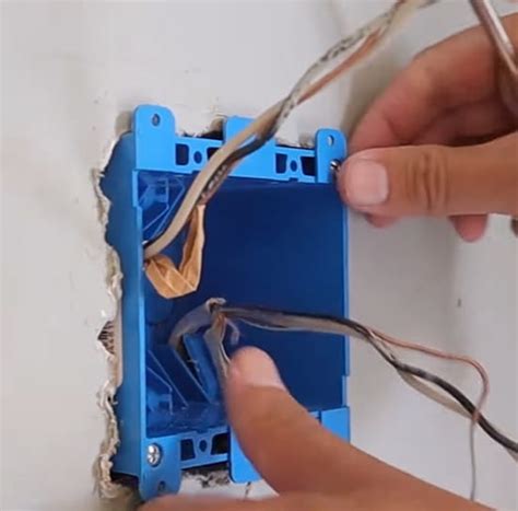 How To Wire Two Outlets In One Box 6 Easy Steps