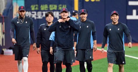 Md포토 롯데 이제 위로 올라가야죠