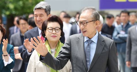 이명박 11년 만에 고향 방문…포항 시민이라 자랑스러워