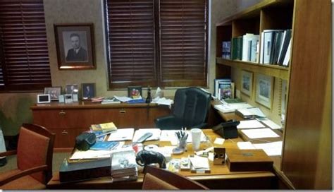 Warren Buffetts Office
