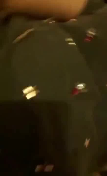 Vale Gut Metiendose Un Consolador Por Su Chorito Mojado