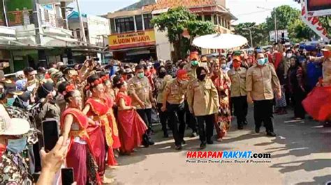Seni Tradisional Khas Pangandaran Sambut Kedatangan Mensos Risma