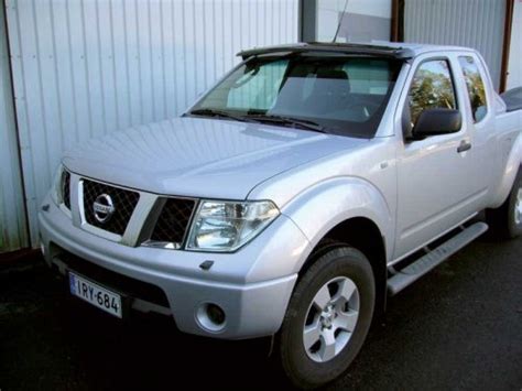 Тюнинг Nissan Pathfinder 2010 Козырек на лобовое стекло темно дымчатый ...