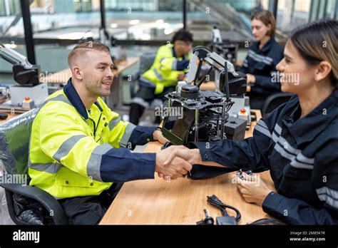 Engineer Learn Basic Theory How To Operation Maintenance And Programing