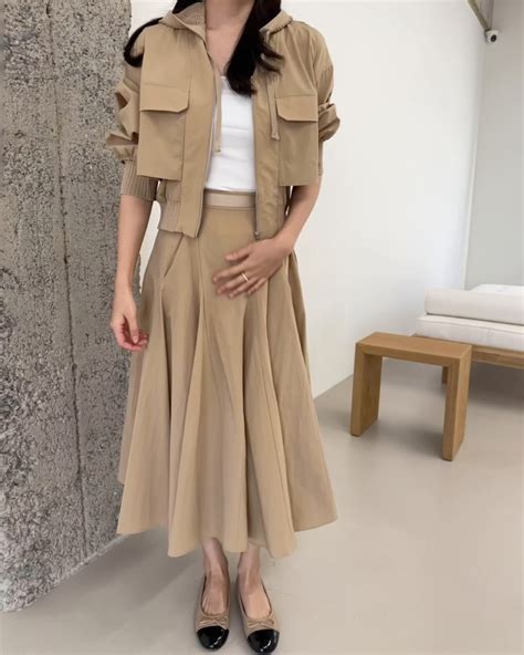 이보또 하이퀄리티 여성수입의류 텐션 있고 바스락거리는 소재감으로 편안하지만 여성스러움은 놓치지 않은 투피스 🪄 허리는 벨트로 딱 잡아주고 요척 많아 풍성하게 떨어지는