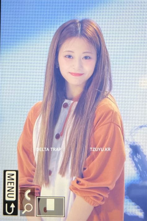 230415 Tzuyu R Tzuyu