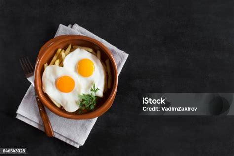 전통적인 스페인 점심와 감자 튀김 달걀 프라이 돼지고기 조각을 Jamon 치료 텍스트를 위한 공간 복사 0명에 대한 스톡 사진 및 기타 이미지 Istock