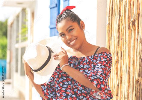 Beautiful Mexican Girl Posing Cute Young Mexican Woman Posing Outdoor