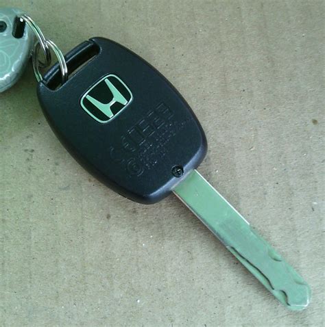Замена батарейки в ключе — Honda Civic 4D (8G), 1,8 л, 2008 года ...