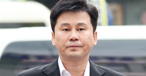 굳은 표정으로 경찰 출석하는 양현석 전 Yg 대표