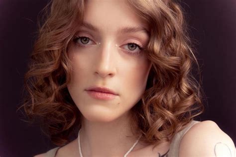 Певица из Кургана выступила в альтернативном «огоньке на Первом канале