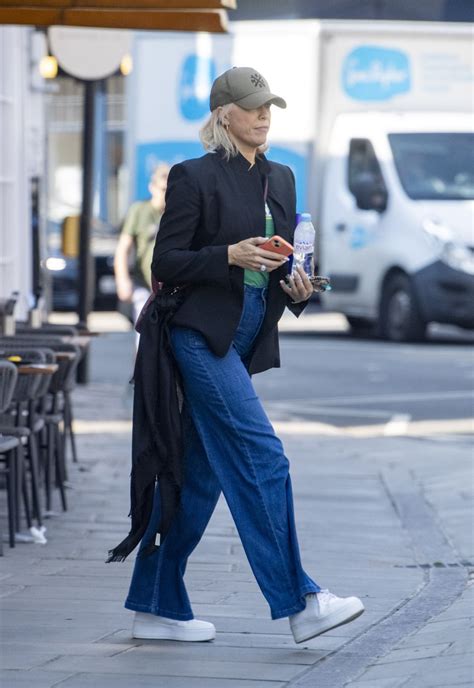 Hannah Waddingham Indulges In South Londons Pizza Express 09 20 2024