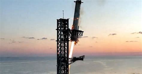 사진 스페이스x ‘젓가락 팔로 잡아 로켓 착륙 성공