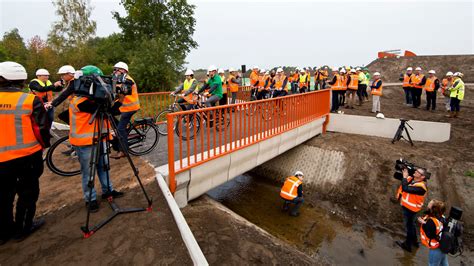 Worlds First 3d Printed Concrete Bridge Opens In The Netherlands