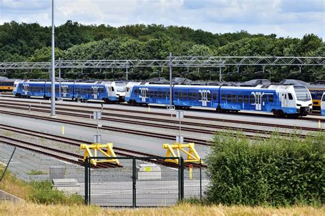 Docker Exit Code 137 Understanding And Resolving By Whatindev