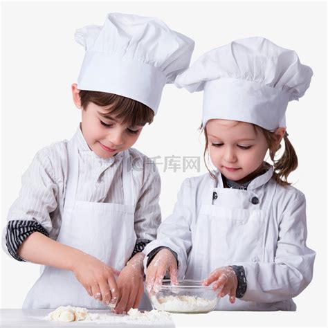 可爱的厨师孩子正在做蛋糕素材图片免费下载 千库网