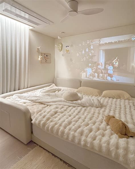 루아 집꾸미기 홈인테리어 🫶🏻 패밀리침대 밤무드로 찰칵🤍 엊그제 셀프조명 릴스를 보시고 침대 문의 주신분들 계신데 리샘발롱 패밀리침대 입니다🫶🏻🫶🏻 간접조명까지 달아