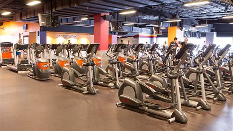 Crunch Fitness Bankstown - level 3 Bankstown Central Shopping Centre ...