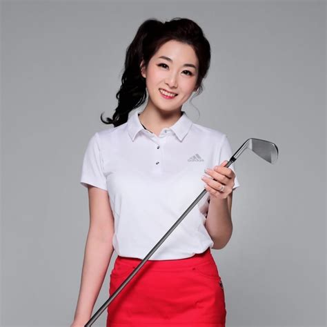 다운스윙 전환 시 골반이 접어지는 느낌 느껴보신적 있을까요 왼쪽 골반이 눌러지면서 다리와 골반이 붙고 그 이후 골반이