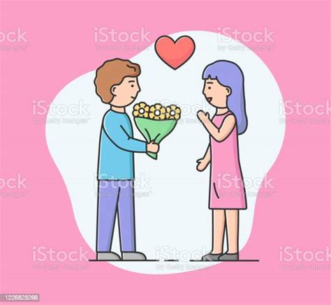 로맨틱 한 관계의 개념 남자는 여자에게 꽃을주고있다 흥분한 소녀는 소년을보고있다 사랑에 부부는 함께 로맨틱 한 데이트를 가지고