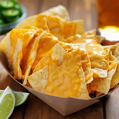 Nachos With Cheese CHICKEN NACHOS WITH HOMEMADE CHEESE SAUCE - Butter ...