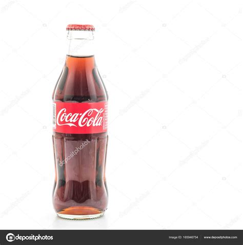 Бангкок, Таиланд - 22 мая 2017 года: Coca-Cola Classic в стакане b ...