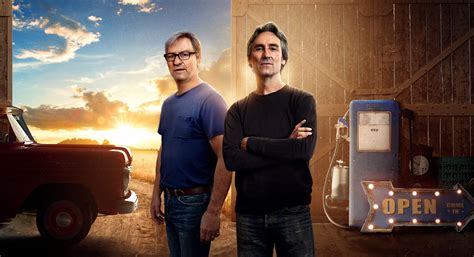 Inside American Pickers Star Robbie Wolfes 225k Iowa Store Featuring Neon Signs And Antiques