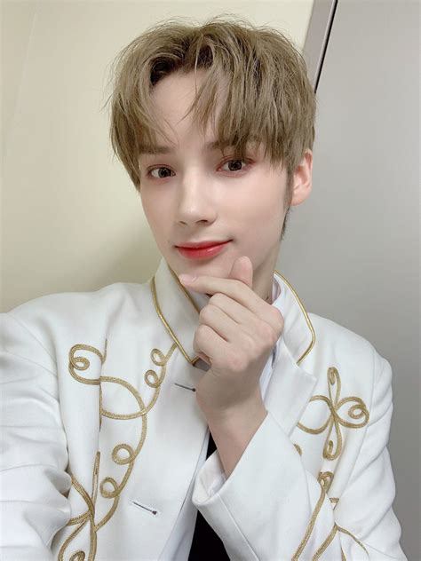 Kai Dream Boy Nice Dream Twitter Update The Wiz South Korean Boy Band Mini Albums Boy