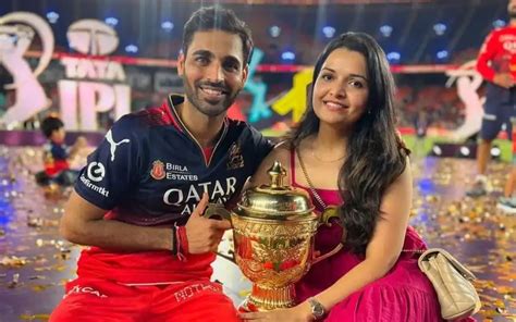 Bhuvneshwar Kumar Wife Onecricket