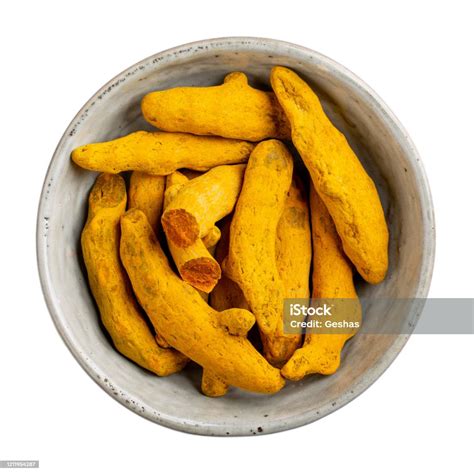 흰색 배경에 고립 된 세라믹 그릇에 말린 심 황 뿌리 맨 위 보기 강황에 대한 스톡 사진 및 기타 이미지 강황 건조한 전체 Istock