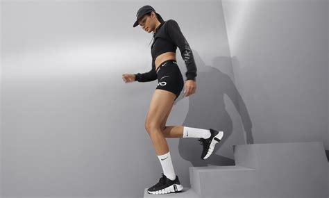 Nike Pro Dri FIT Women S Mid Rise Cm Approx Graphic Training Shorts Nike PT