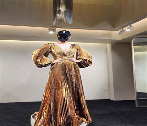 [슬라이드 포토] 김혜수 드레스 준비까지 철저 청룡영화상 마지막 피팅 아주경제