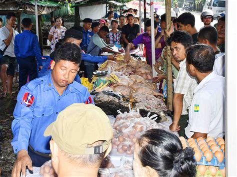 ကျောက်ဖြူမြို့၌ ဓညဝတီရေတပ်စခန်းဌာနချုပ်မှ ဒေသခံပြည်သူများနှင့် ဌာနဆိုင