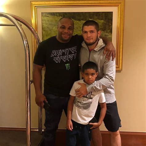 хабиб нурмагомедов фото с женой 11 тыс изображений найдено в Яндекс Картинках