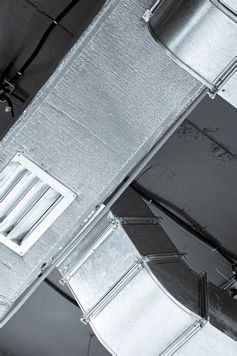 건물의 에어컨 환기 파이프의 배경 엔지니어링 네트워크 구축 산업 배경 강철에 대한 스톡 사진 및 기타 이미지 강철 개념