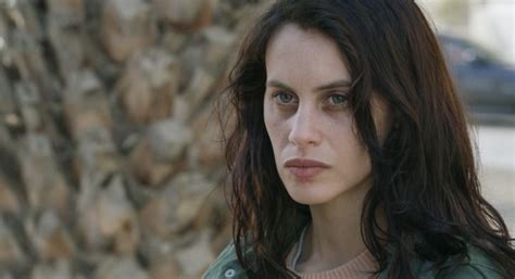 La Ragazza Di Neve Su Netflix La Trama DonneMagazine It