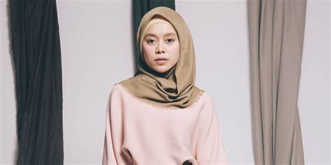 Attending The Exs Wedding Lesti Gives Best Wishes For Rizki And His Wife